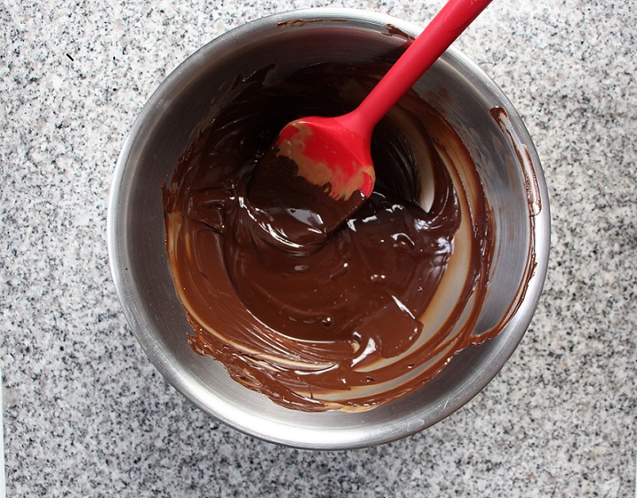 Tempering Chocolate (Crystallization) – Smoothies & Sundaes